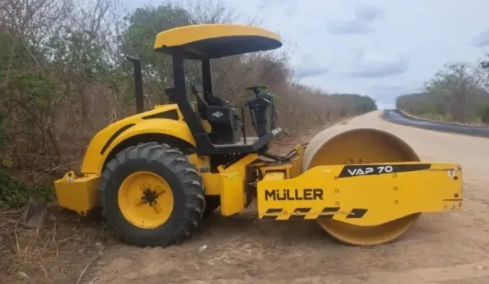 "rolo compactador liso" no Brasil