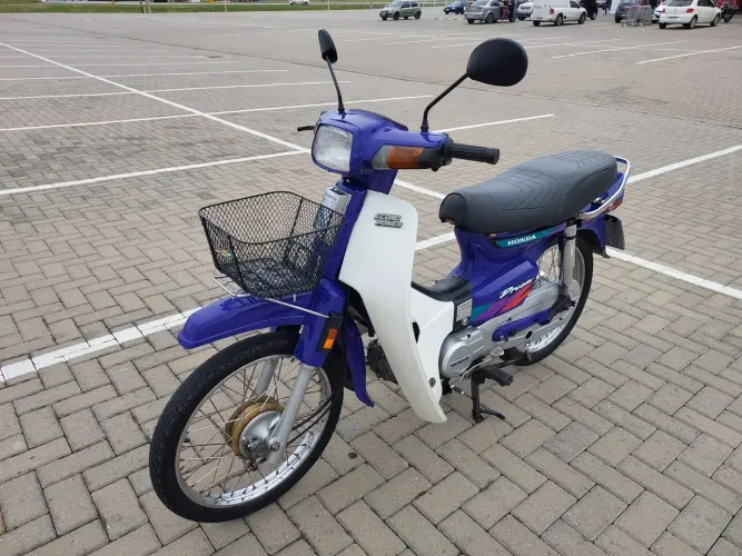 Motos Honda C 100 Dream no Brasil