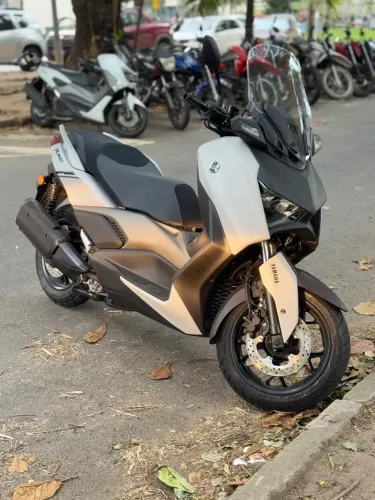 Motos Yamaha XMax 250 ABS 2025 no Brasil