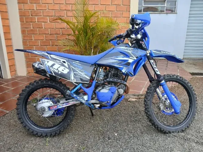 Motos Yamaha TT-R 230 no Brasil