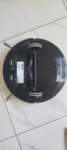 "robo que varre e passa pano" no Brasil