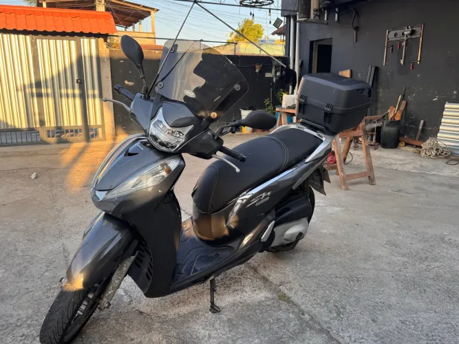 Motos Honda SH 300i no Brasil