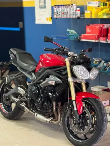 Motos Triumph Street Triple 675 no Brasil
