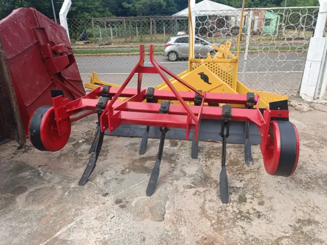 "subsolador trator" - Tratores e máquinas agrícolas no Brasil