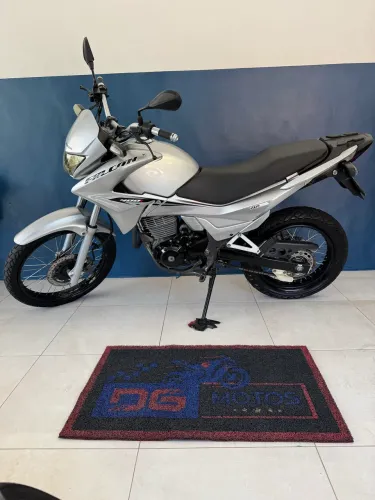 Motos Honda NX 400i Falcon no Brasil