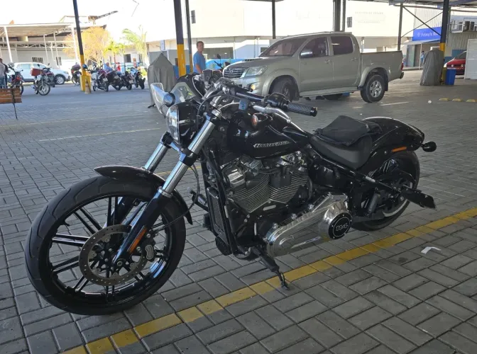 Motos Harley-Davidson Breakout no Brasil
