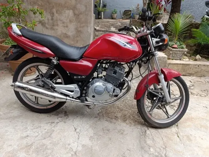 Motos Suzuki EN 125 YES no Brasil