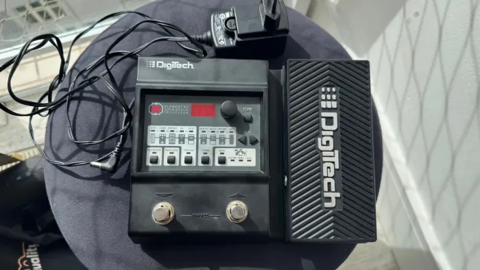 "pedaleira" - Instrumentos musicais no Brasil