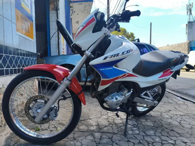 Motos Honda NX 400i Falcon no Brasil
