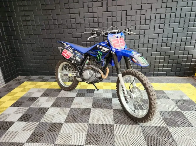 Motos Yamaha TT-R 230 no Brasil