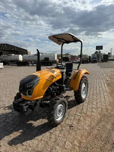 "trator 4x4" - Tratores e máquinas agrícolas no Brasil
