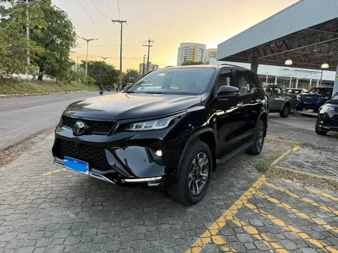 Toyota Hilux SW4 Diamond 2.8 TB 4X4 Die. Aut. Usados e Novos