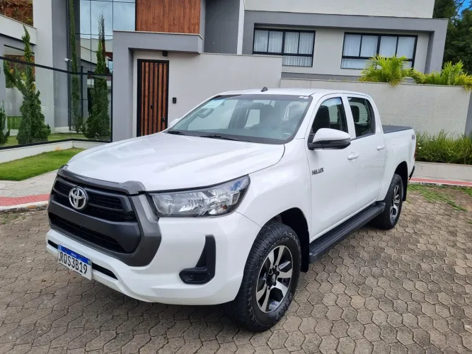 "toyota hilux 74" no Brasil