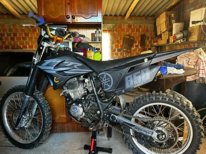 Motos Yamaha TT-R 230 no Brasil