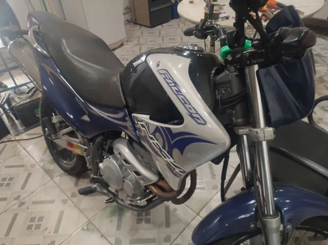 Motos Honda NX 4 Falcon 400 no Brasil