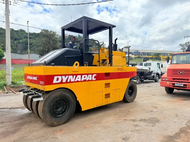 "rolo compactador pneus" no Brasil