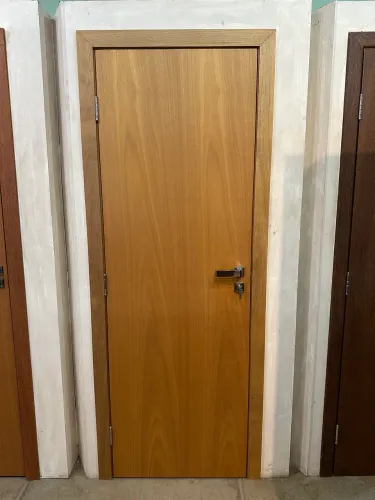 "alisar de porta" no Brasil
