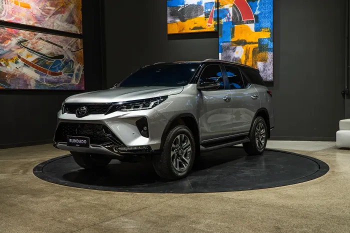 Toyota Hilux SW4 Diamond 2.8 TB 4X4 Die. Aut. Usados e Novos