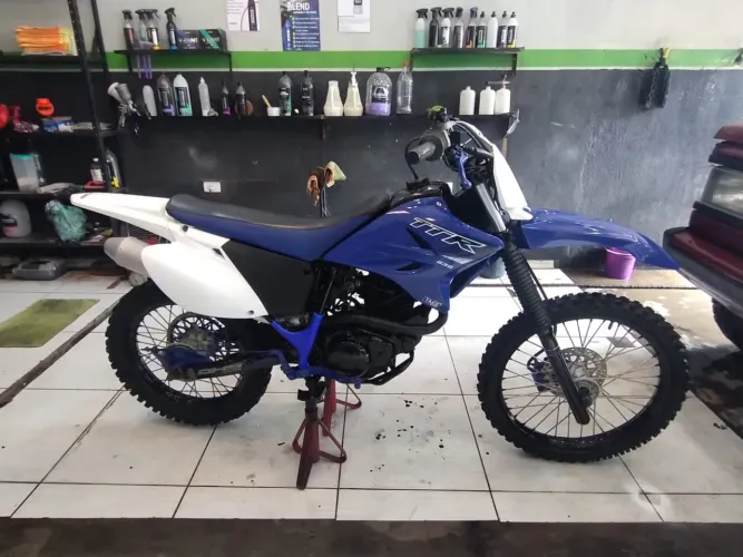 Motos Yamaha TT-R 230 no Brasil