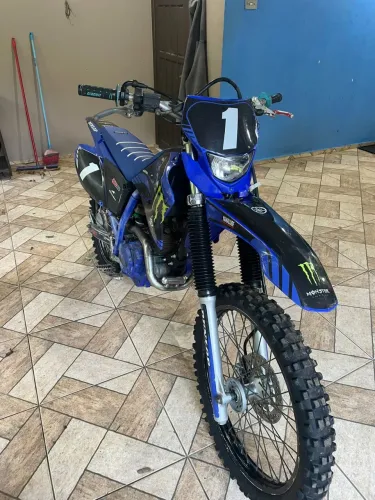 Motos Yamaha TT-R 230 no Brasil