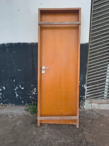 "alisar de porta" no Brasil