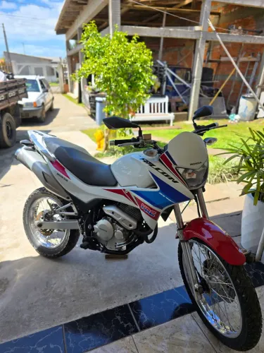 Motos Honda NX 400i Falcon no Brasil