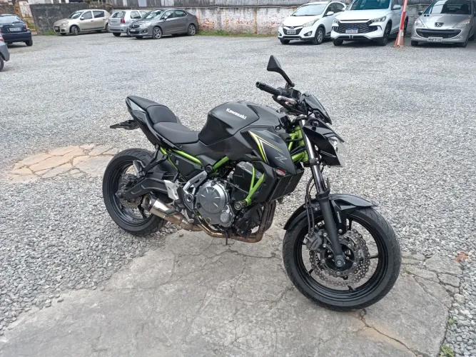 Motos Kawasaki Z 650 no Brasil