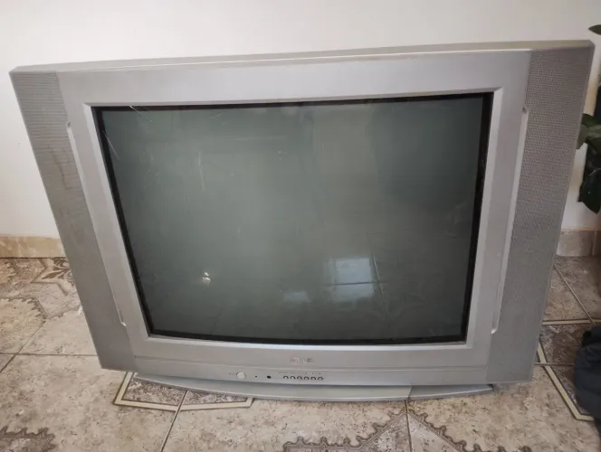 "tv de tubo" - TVs no Brasil