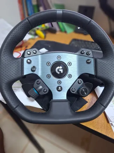 "volantes logitech" no Brasil