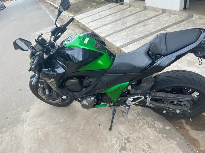 Motos Kawasaki Z-800 no Brasil