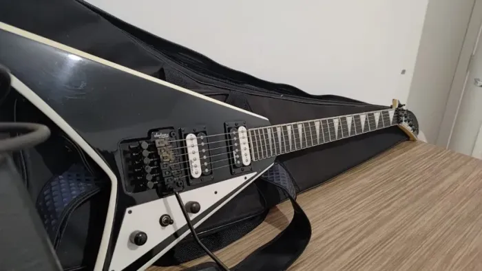 "jackson flying v" no Brasil