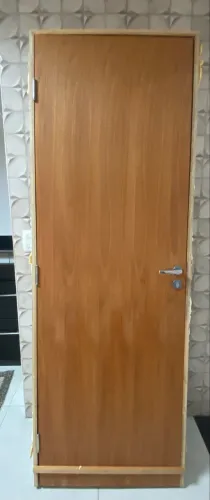 "alisar de porta" no Brasil