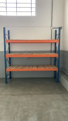 "prateleira porta palete" no Brasil