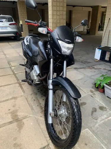 Motos Honda NX 400i Falcon no Brasil