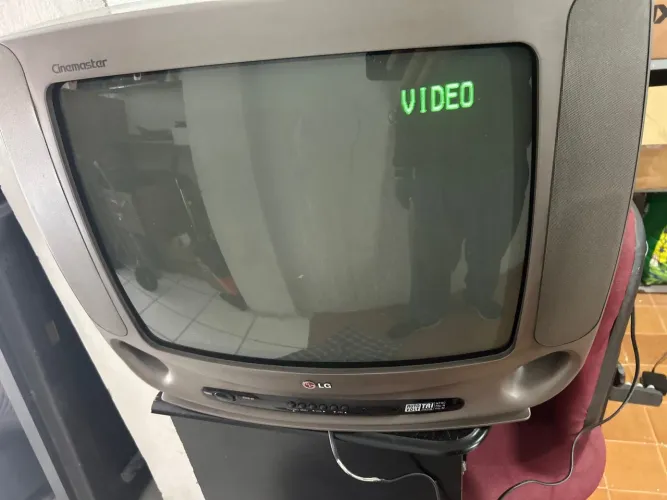 "tv de tubo" - TVs no Brasil