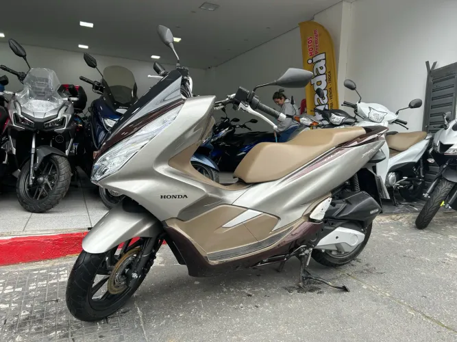 Motos Honda PCX 2022 no Brasil