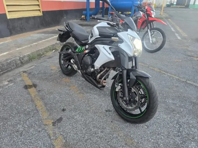 Motos Kawasaki ER-6N 650cc no Brasil