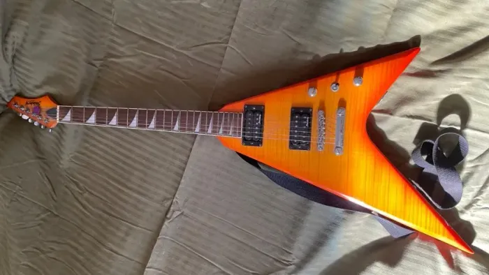 "guitarras flying v" - Instrumentos musicais no Brasil