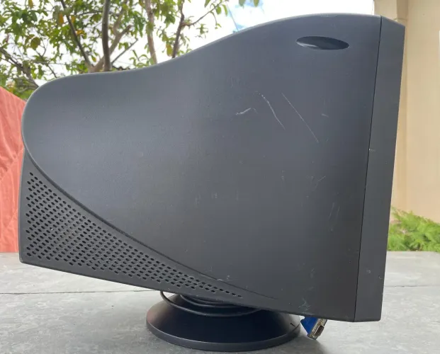 "monitor crt" - Monitores no Brasil