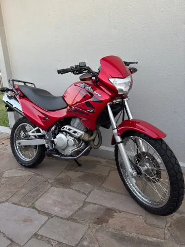 Motos Honda NX 4 Falcon 400 no Brasil