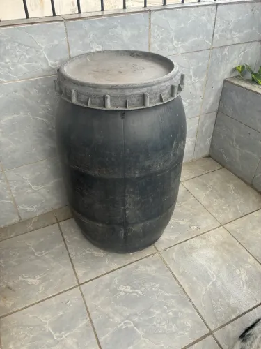 "tonel de 200 litros" no Brasil