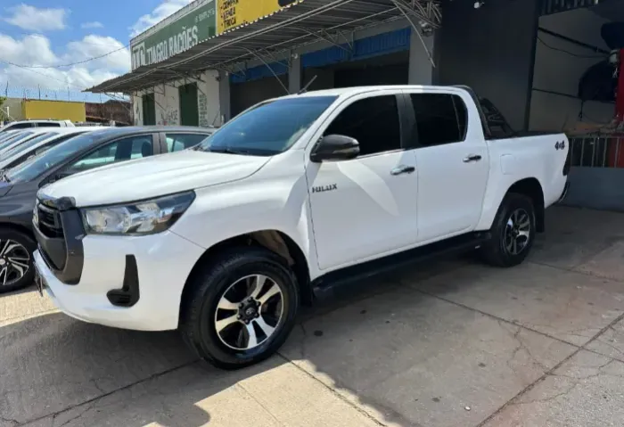 Toyota Hilux CD 4X4 2.8 Diesel Mec. Usados e Novos
