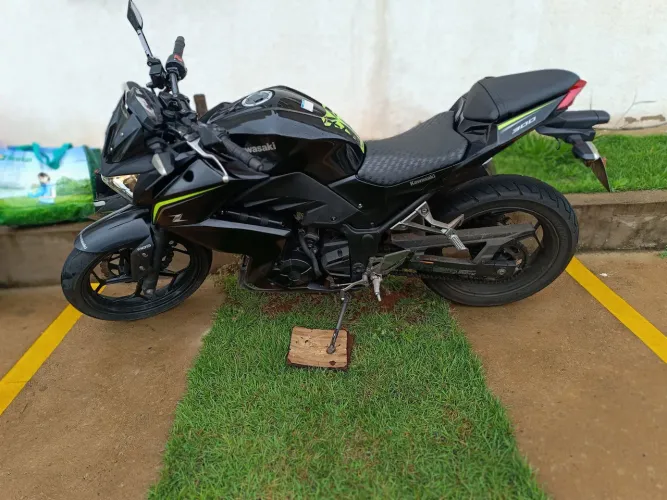 Motos Kawasaki Z 300 no Brasil