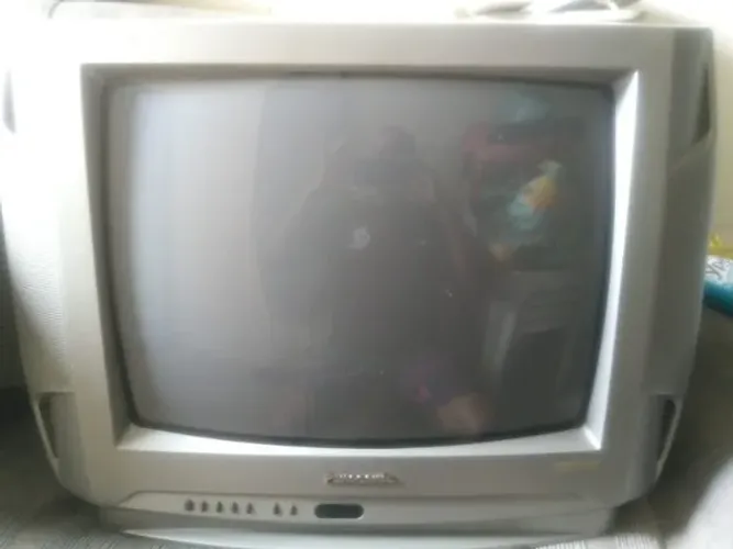 "tv de tubo" - TVs no Brasil