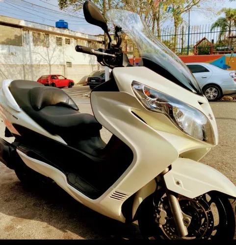 Motos Suzuki Burgman 400 no Brasil