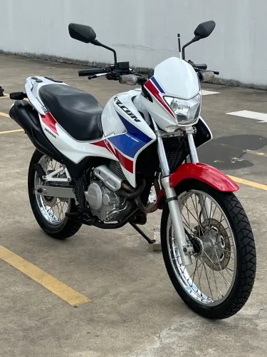 Motos Honda NX 400i Falcon no Brasil