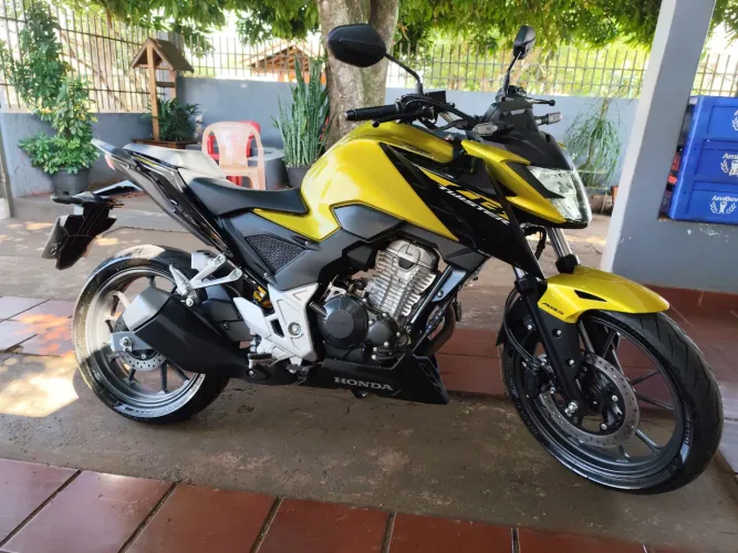 Motos Honda CB 300f Twister Flex 2024 no Brasil