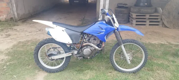 Motos Yamaha TT-R 230 no Brasil