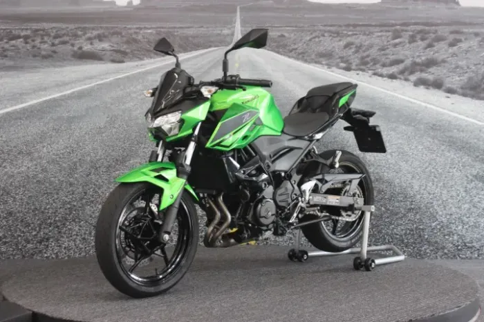 Motos Kawasaki Z 400 no Brasil