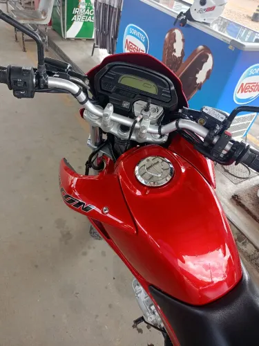 Motos Honda NX 400i Falcon no Brasil